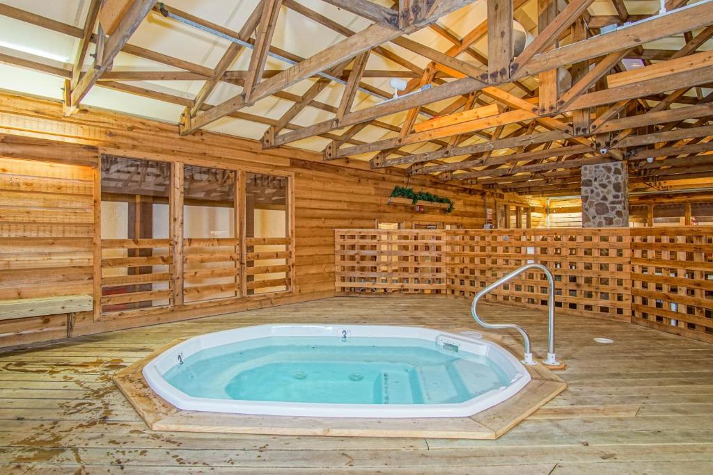 1 Br: Snowcrest 210B: Easy access to Widow Maker Territory, Snoušu ...