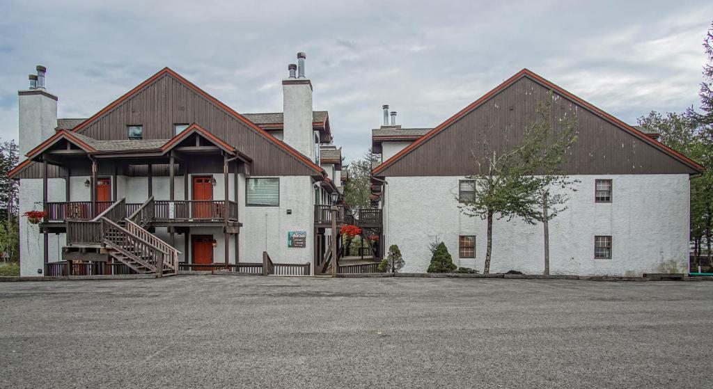 Whistlepunk 36: 1 Br Plus Bonus Sleeping Loft Slope Side, Snowshoe ...