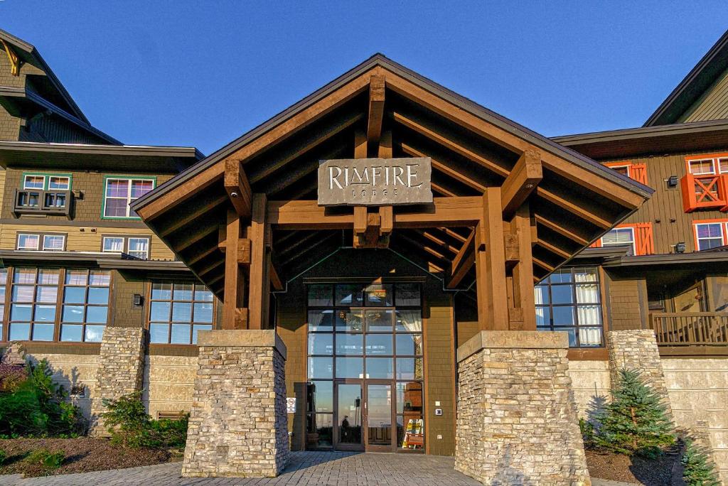 Rimfire 406: Slope Side, Large open studio full kitchen and high ...