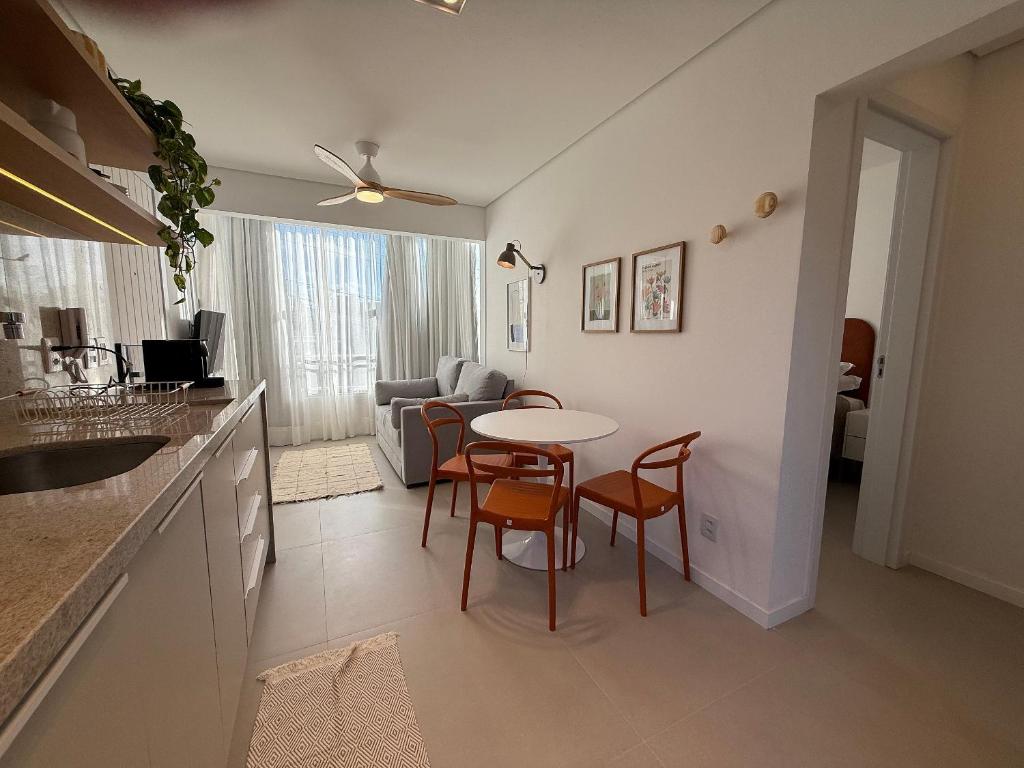 Lindo apartamento em Jurerê a 200 metros da praia, Florianópolis ...