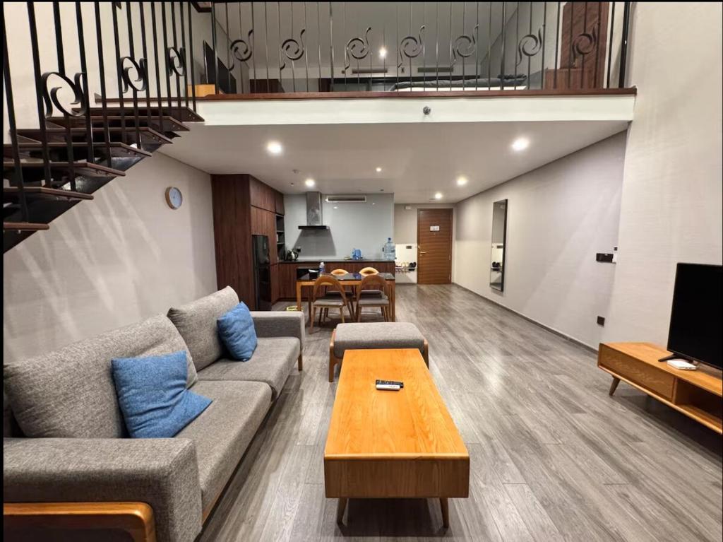 Solari 15F Duplex Suite with Nhat Tan Bridge View, Hanoi (opdaterede ...