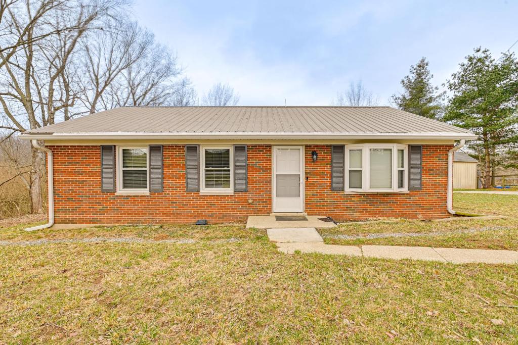 Fire Pit and Yard Peaceful Bluegrass Escape!, Midway (preços ...