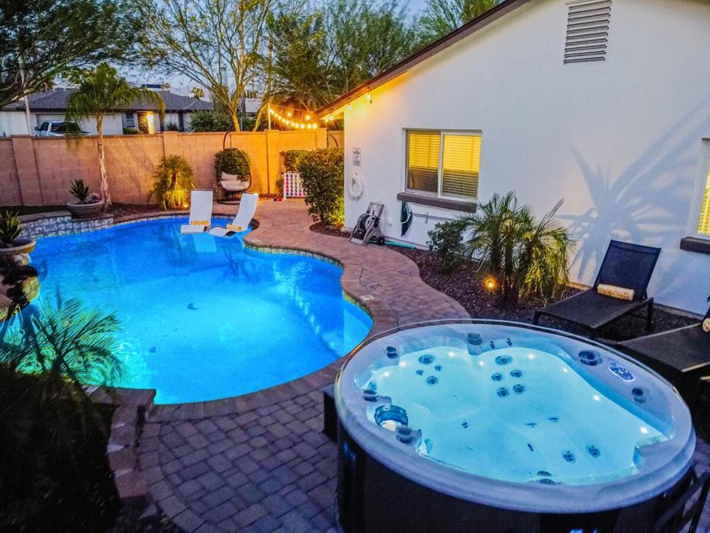 Spring Street Private Estate Six Bedroom Heated Pool Spa Putting Green ...