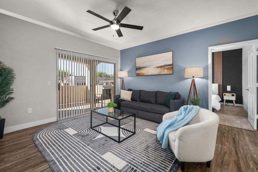 2BR Getaway near Thompson Peak with Pool & Parking, Scottsdale ...