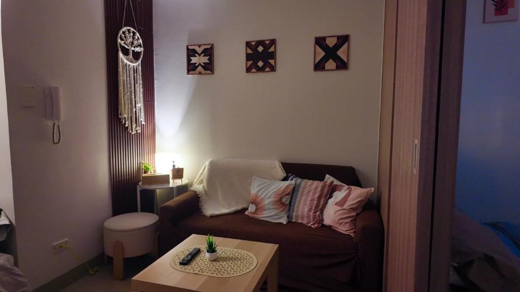 Staycation near NAIA, MOA with PS4, Netflix & Karaoke, Манила ...