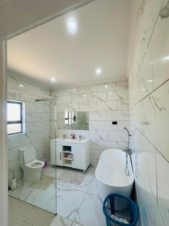 Private entrance room behind out of Africa, Otjiwarongo (precios ...