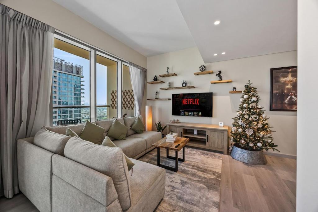 Nonna house Stylish 1BR and Panoramic Studio, City, Golf, Lake view ...