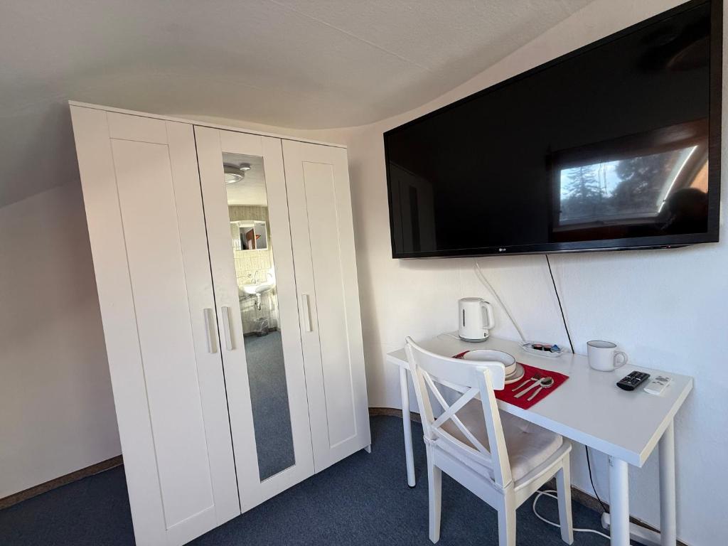 Möbliertes Zimmer M in Karlsruhe Durlach, Niederdorla (precios ...