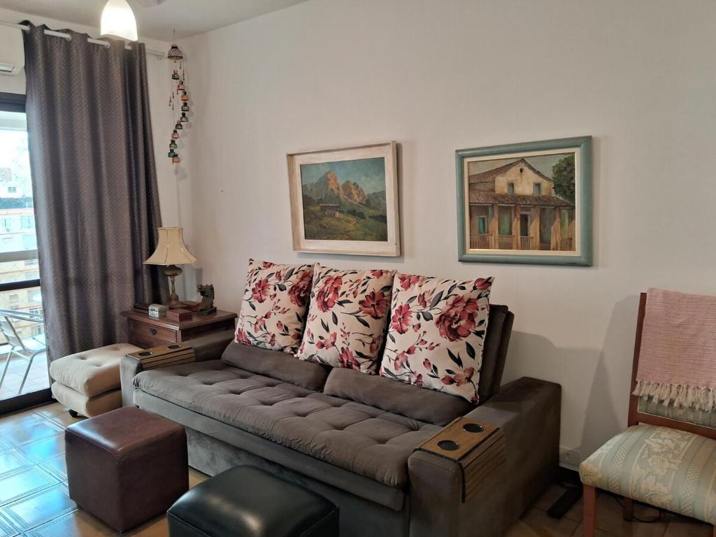 Pitangueiras - 2 blocks from the beach, 9 people, 2 garages, Guarujá ...