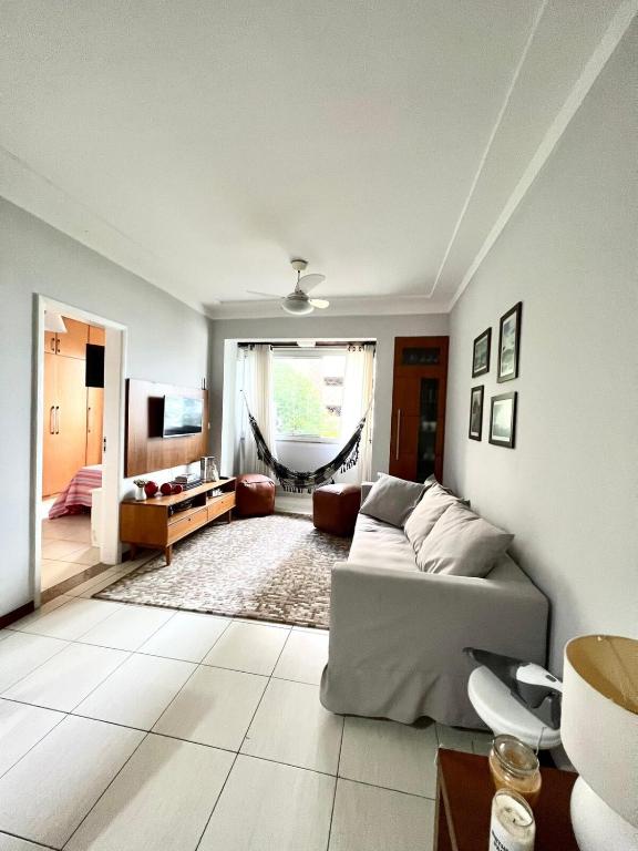 Quarto e sala amplo na melhor rua da Barra, Салвадор (обновени цени за ...
