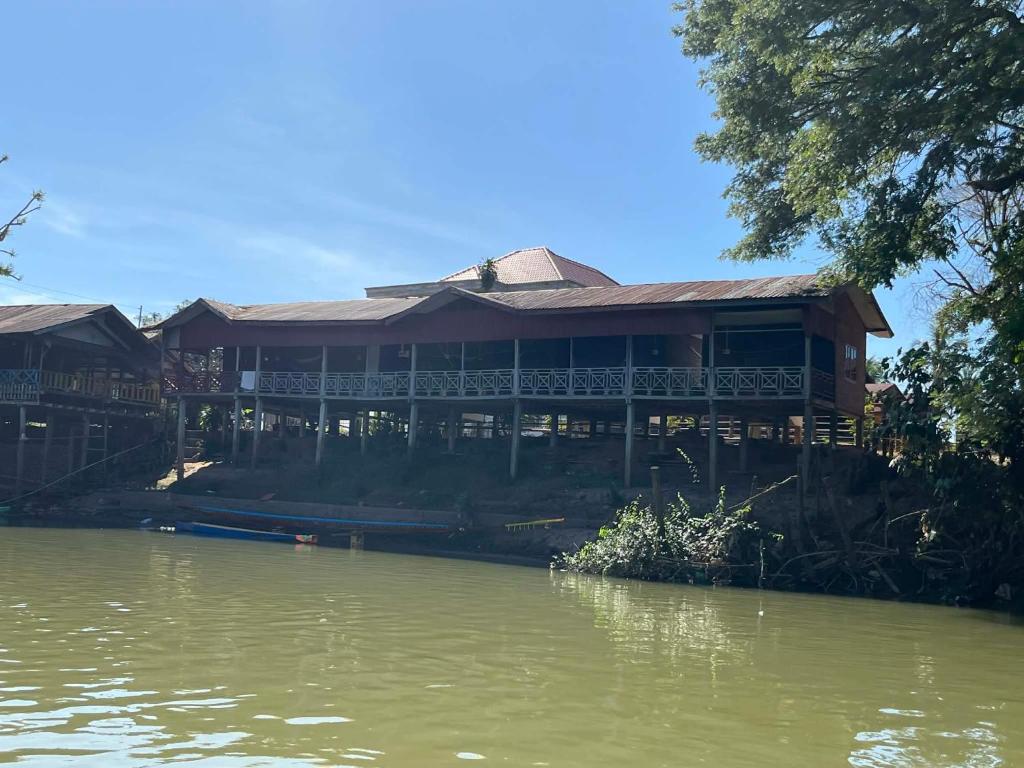 The Smiling Lao Sun Rises, Don Det (updated prices 2026)