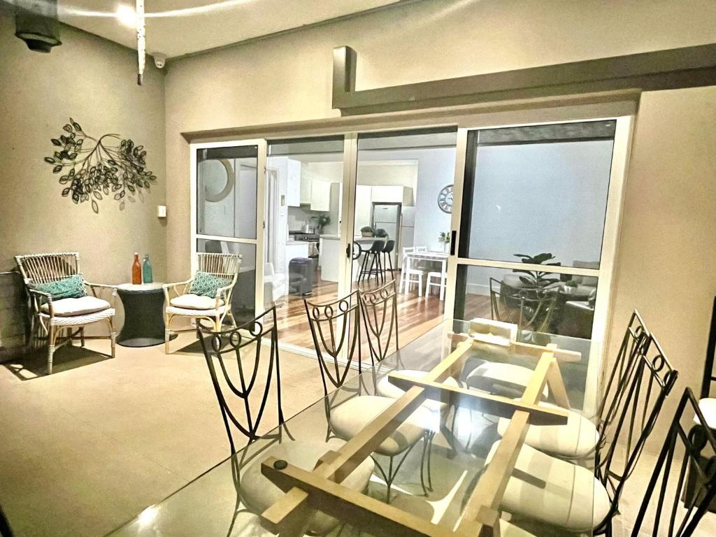 Easy Beach Stay Large Room Near Beach and Airport Shared House, Sydney ...