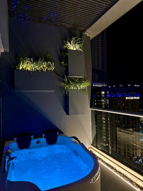 Apartment with Jacuzzi on the sea in Damac Tower - Damora, Djeddah ...