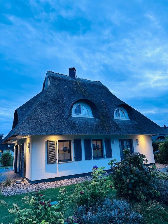 Idyllisches Reethaus in Strandnähe mit Comfort, Fuhlendorf (updated ...