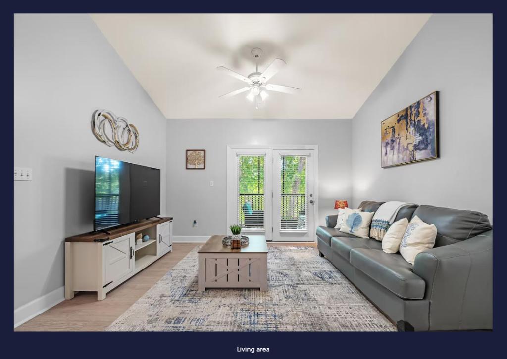 Newly Renovated Condo Minutes from The Beach, OWA Water Park and Tanger ...