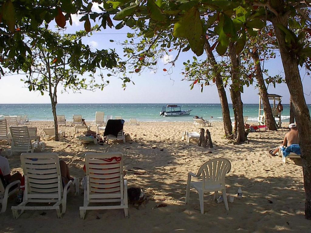 1 BDR Apt on 7 Mile Beach at Negril Beach Club, Negril (updated prices ...