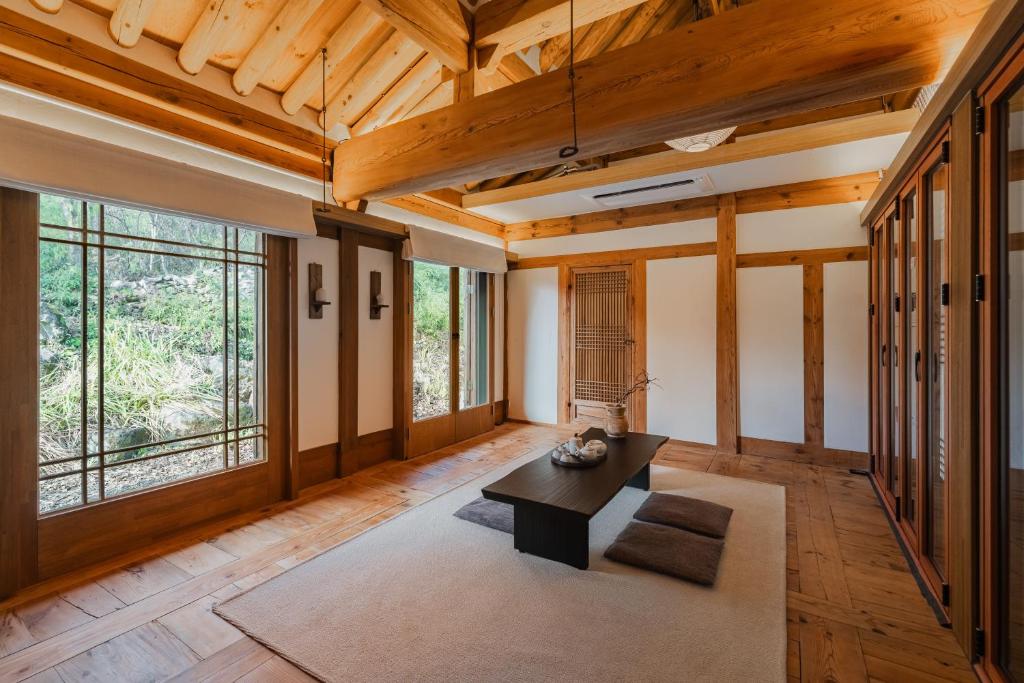 Luxury Hanok Sangseon Heritage Hanok-W, Cheongju (updated prices 2026)