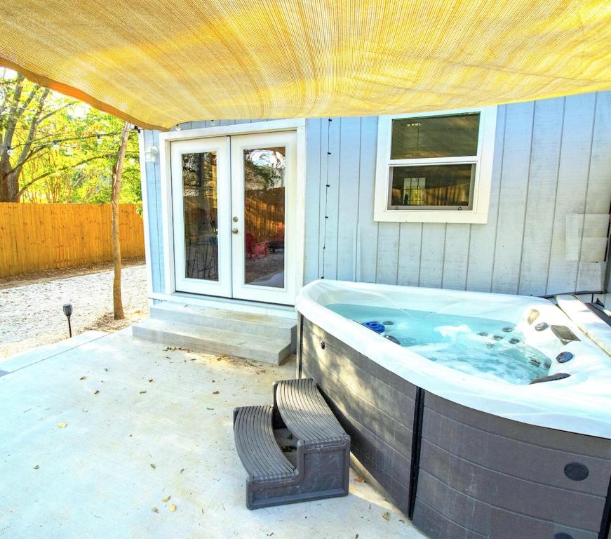 Tiki Cottage Lake Texoma - Hot Tub & Fun, Gordonville (precios ...