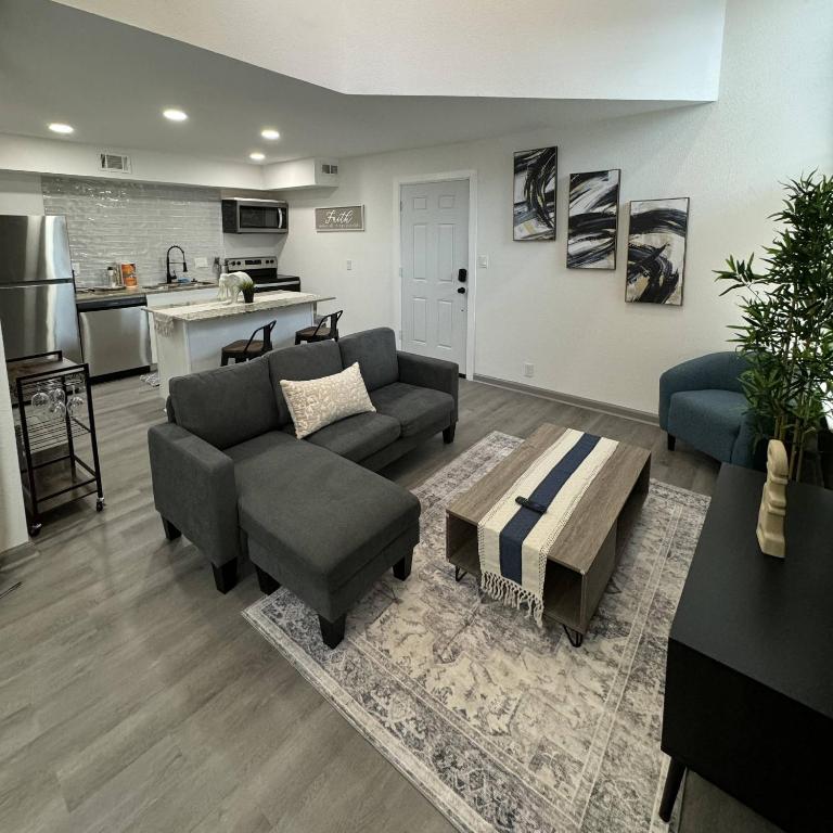 2BD DT Dallas l FIFA READY l 5 Min from Love Field, Dallas ...