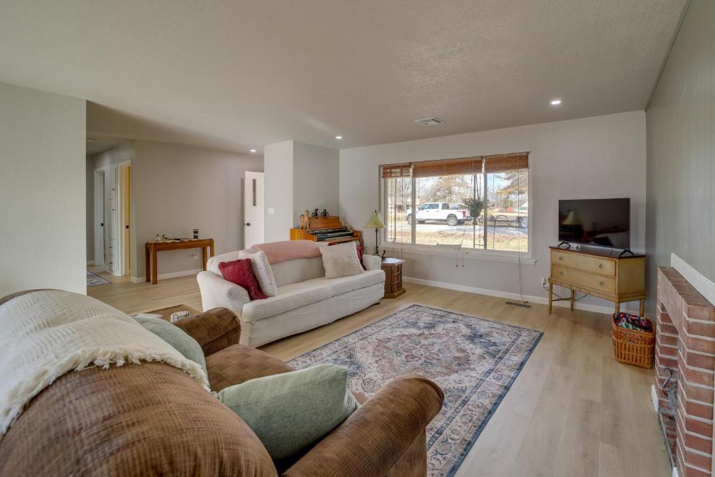 Close to Route 66! Bristow Home with Spacious Yard, Bristow (tarifs ...