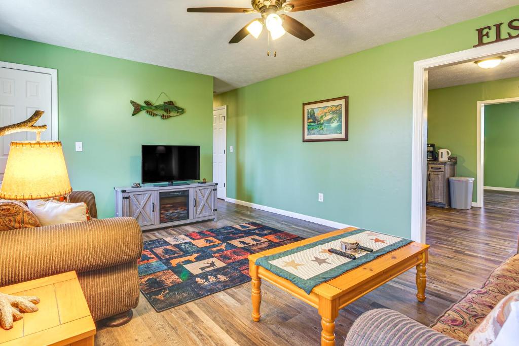 Lebanon Fishing Retreat with Fire Pit Pets Welcome!, Lebanon (prisene ...