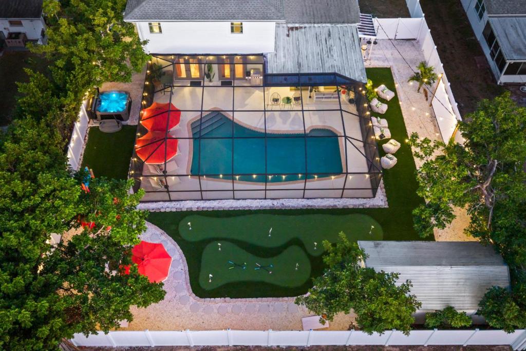 Epic Backyard - Pool - Hot Tub - Outdoor Theatre, West Bradenton ...