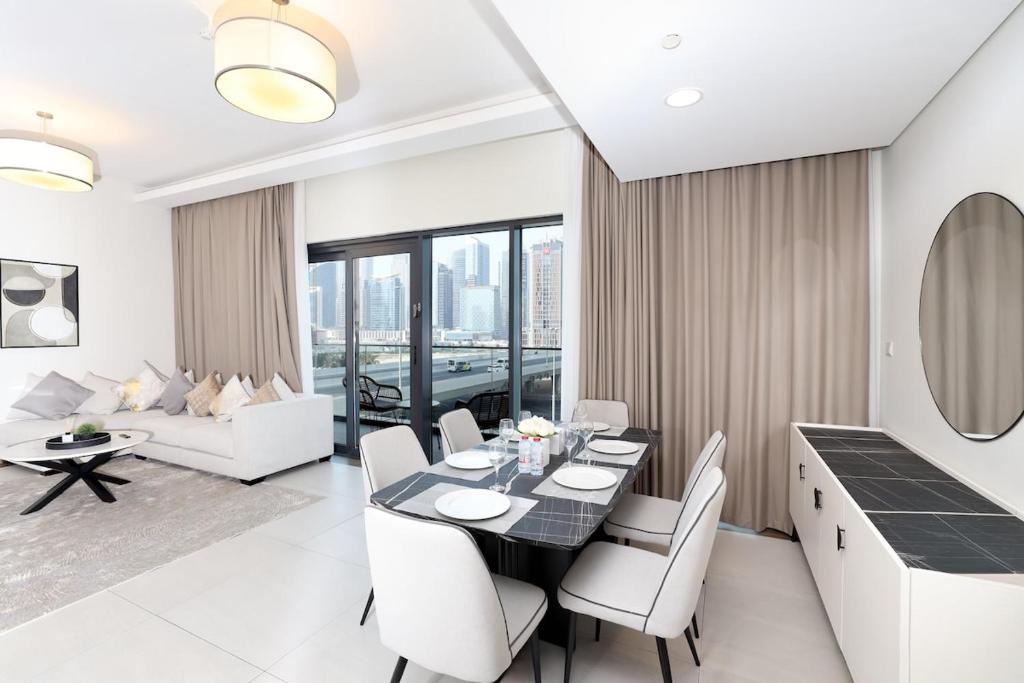 Velvet Rose with Burj and canal view 2Bedrooms in Solbay, Dubai (harga ...