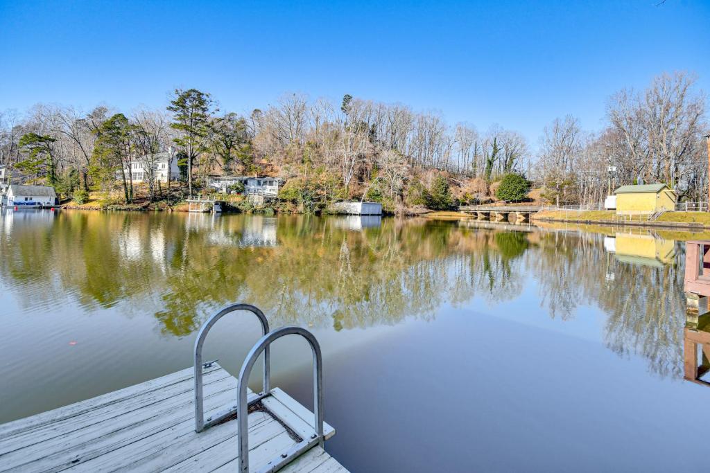Lake Escape in South Carolina Dock and Patio!, Tryon (prețuri ...
