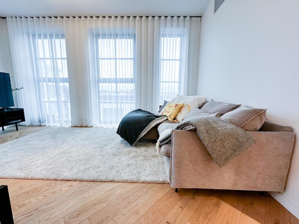 Exclusive 2BR penthouse, best in Volta-Noblessner, Talin (preços ...