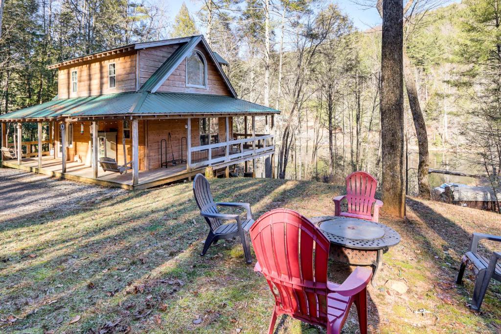 Newly Refreshed! Suches Cabin with Deck, Fire Pit, Baxter ...