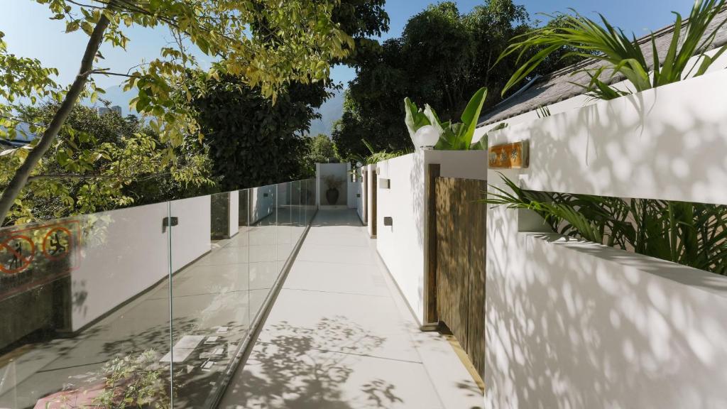 Dali Ancient City Pedestrian Street Meishu B & B (Red Longjing Shop ...