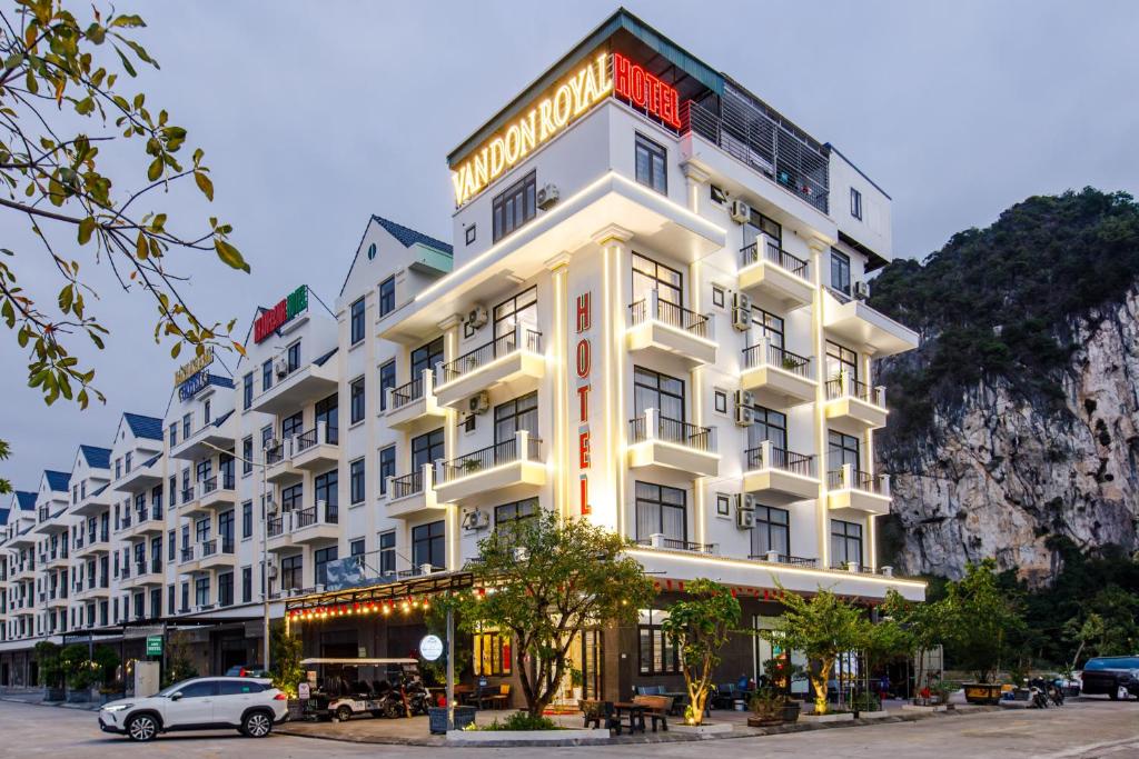 Van Don Royal Hotel, Hà Cái (harga dikemas kini 2026)