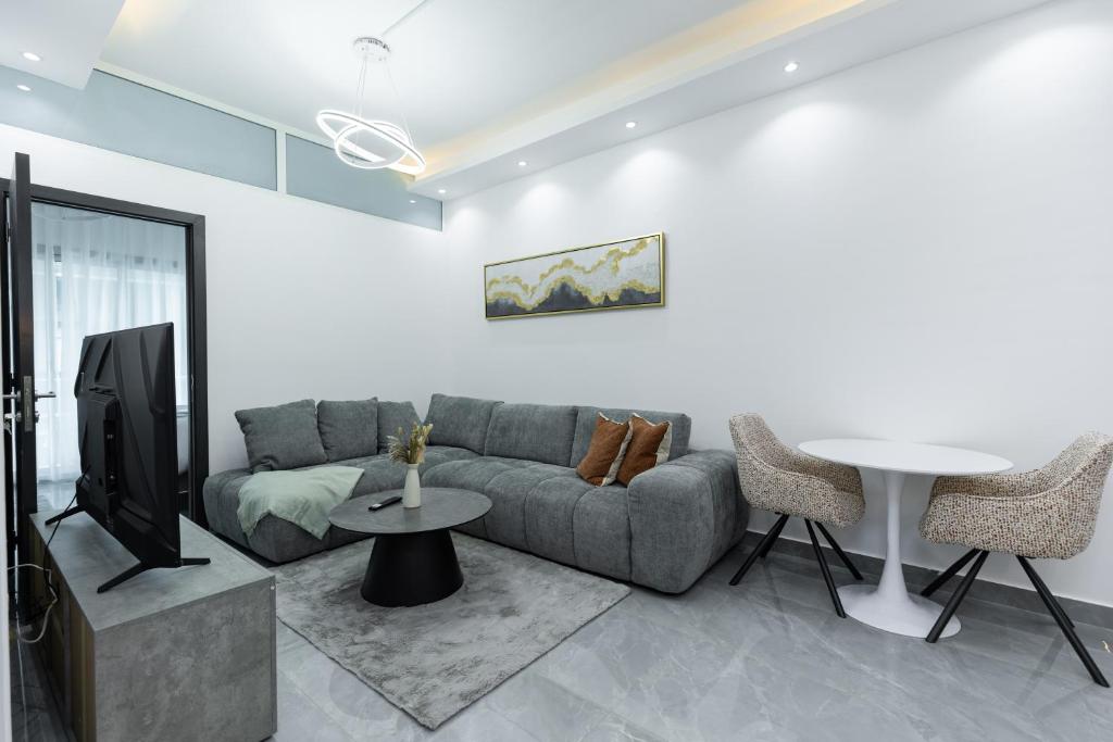 Dubai Marina - 1BHK Apartment near Dubai Metro, Dubai (prezzi ...