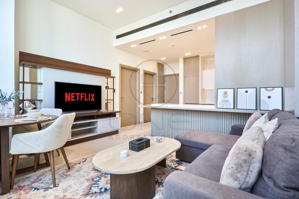 Binghatti Royale Upscale 1BR Haven with Jacuzzi, Dubaj (aktualizované ...