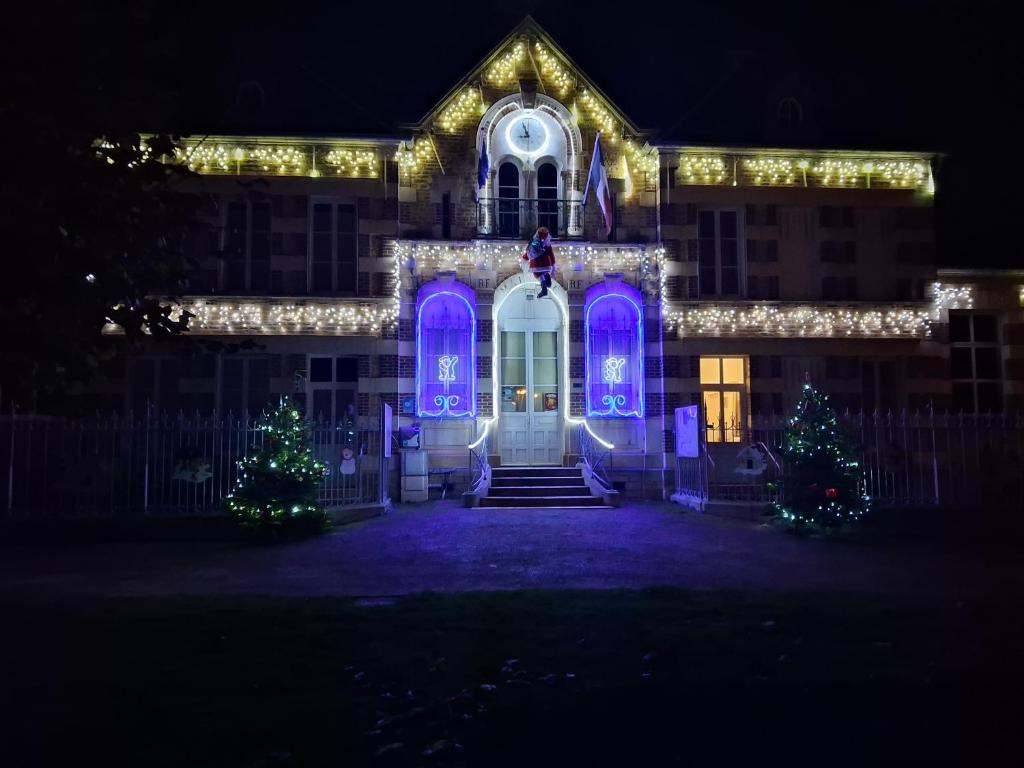 Maison de campagne AU COEUR DU VILLAGE, La Celle-sous-Gouzon (tarifs ...