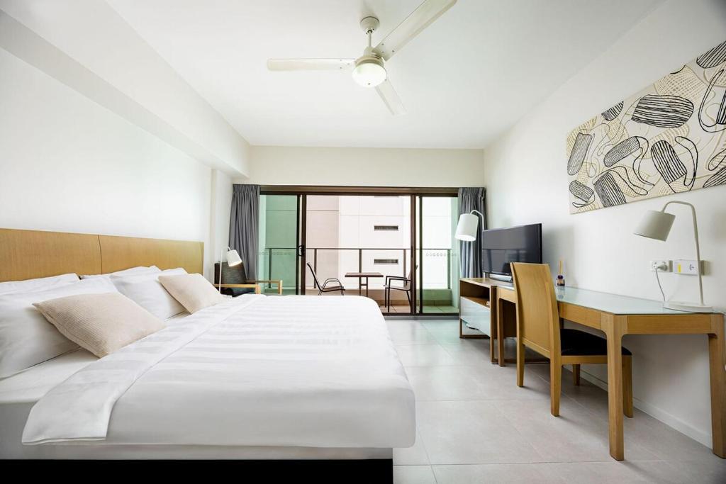 Darwin Apartment Hotel, Kitchen & Pool& Car Park, Darwin (precios ...