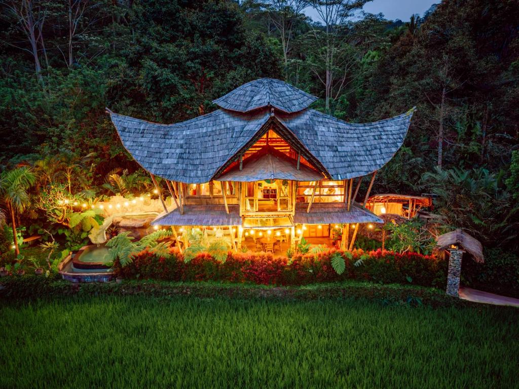 Luxury Nyan Bamboo House Sidemen, Selat (updated prices 2026)