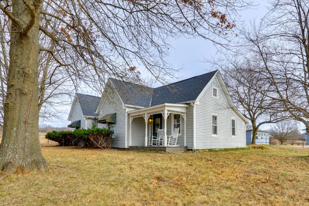 100-Year-Old Farmhouse in Fulton 6 Mi to Town!, Fulton (bijgewerkte ...