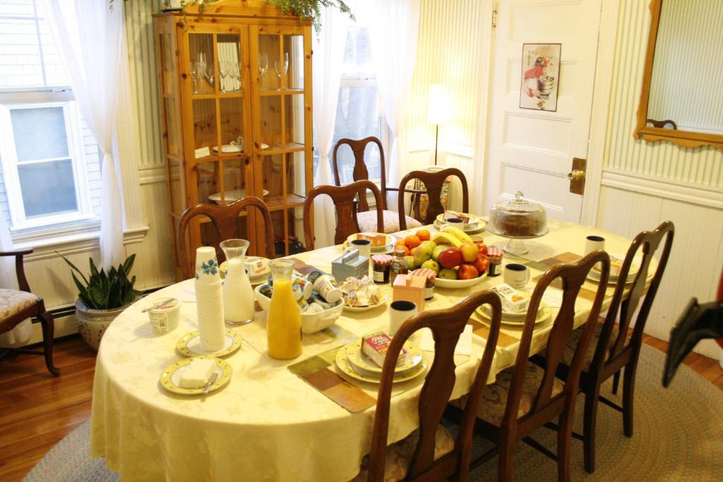 The Coolidge Corner Guest House: A Brookline Bed and Breakfast ...