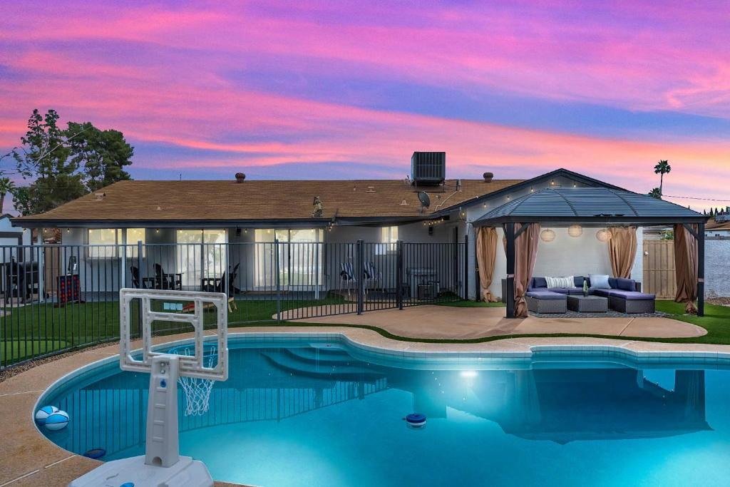 Sparkling Pool Mini Putt Ice Bath 3BR Retreat, Phoenix (preços ...