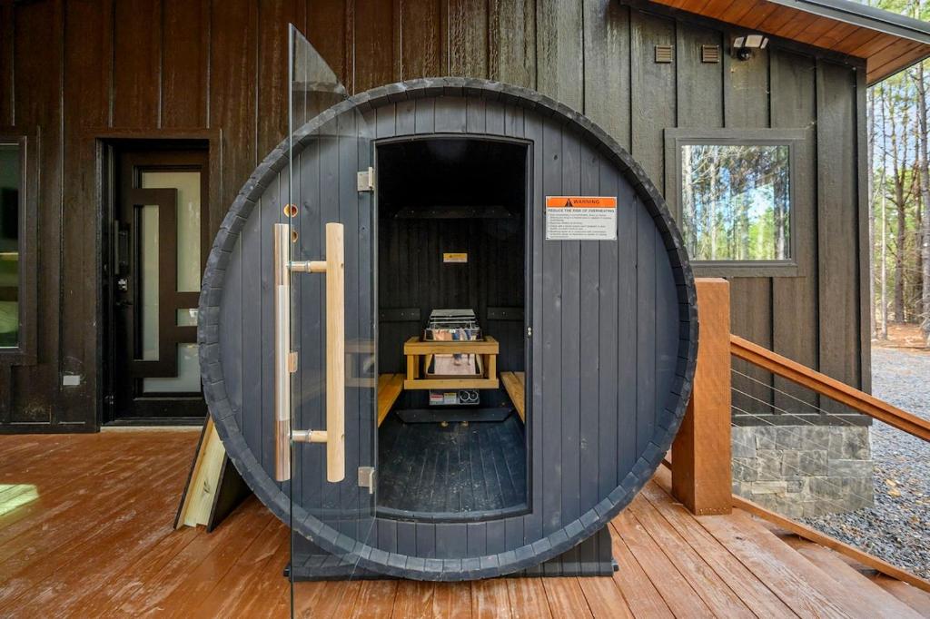 Sauna, Hot Tub, Fire Pit, Pets, EV Plug, Secluded, Broken Bou ...