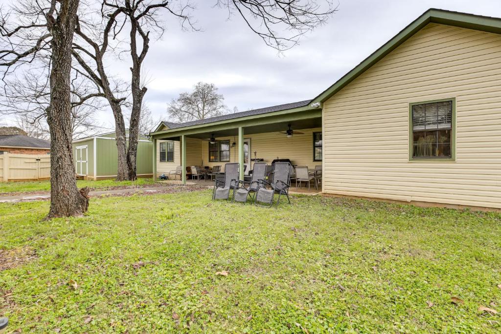 迪凱特的Pool and Large Covered Patio! Decatur Family Getaway（2026 年最新房價）