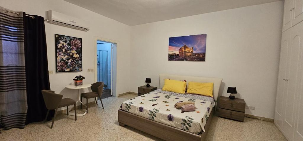 Sea Facing View Across the Valletta Strand Area S2, Sliema (tarifs ...