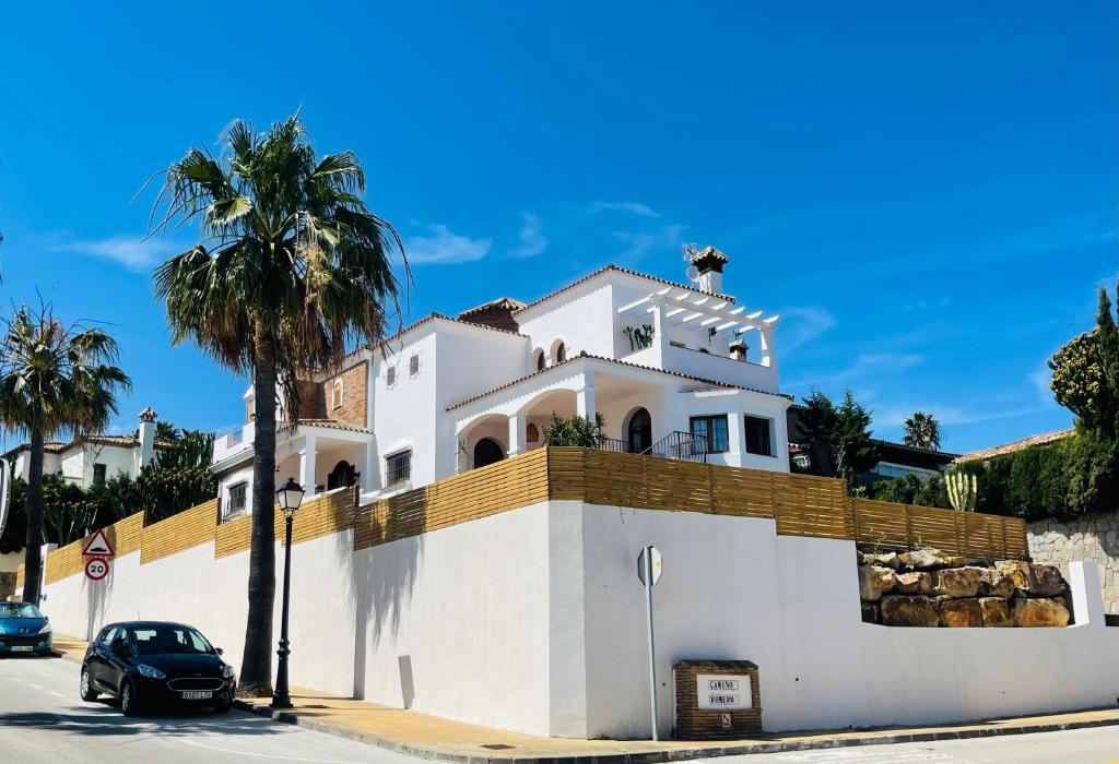 Sea view Villa La Alcaidesa, Alcaidesa (updated prices 2026)