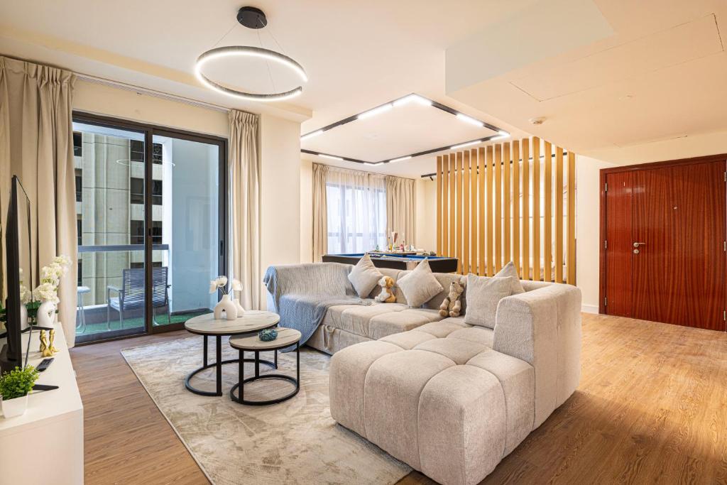 Luxe 4BR Upscale Beach Side Unit with Pool Table, Dubái (precios ...