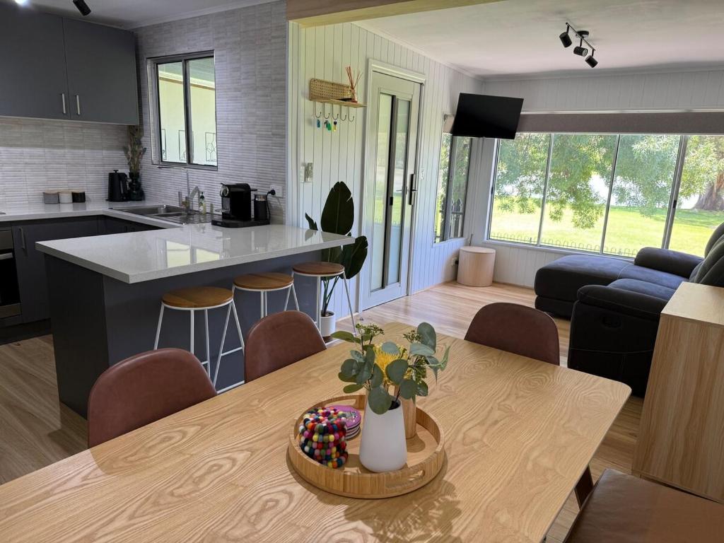 'Antley House' - Holiday home on the River Murray in Bowhill, Bow Hill ...