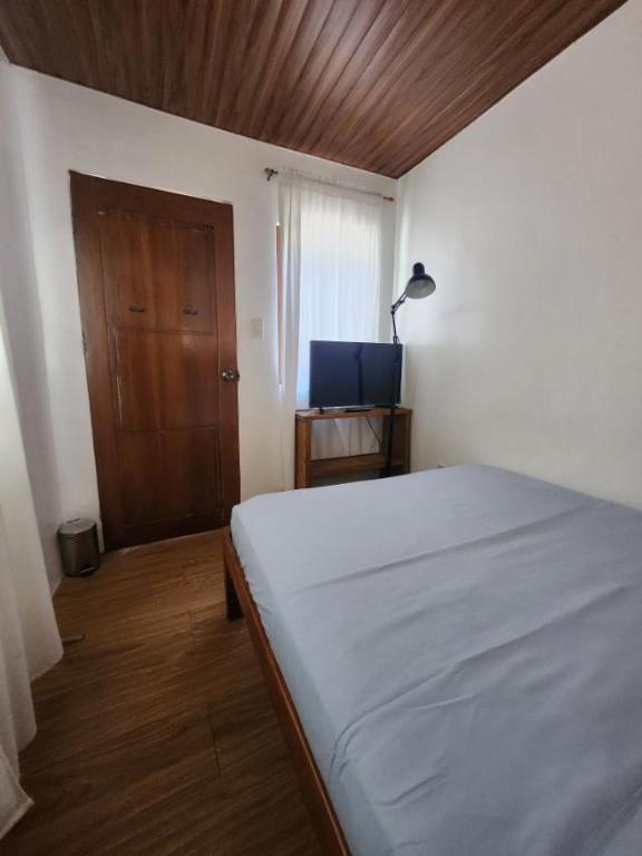 Liwliwa Beach Resort in Zambales Spot 1 room, San Felipe (מחירים ...