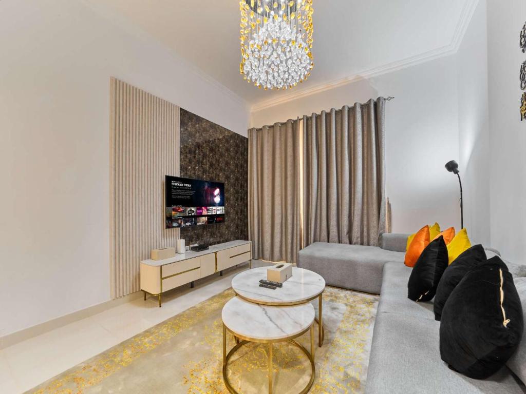 Cozy 2BR Canal Residence Sports City, Dubái (precios actualizados 2026)