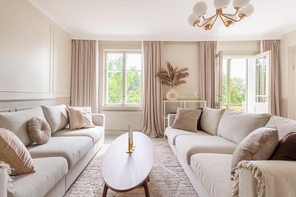 Historic apartment by the water, Solna (tarifs actualisés, 2026)