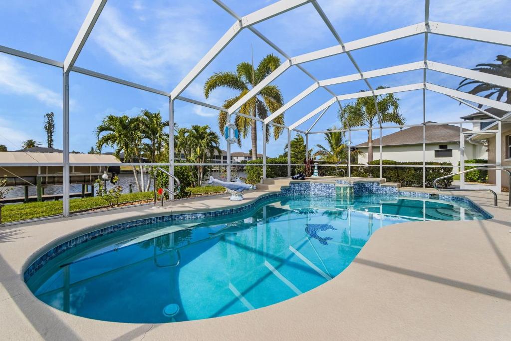 Waterfront Bliss with Pool, Spa & Gulf Access - Paradise on the Canal ...